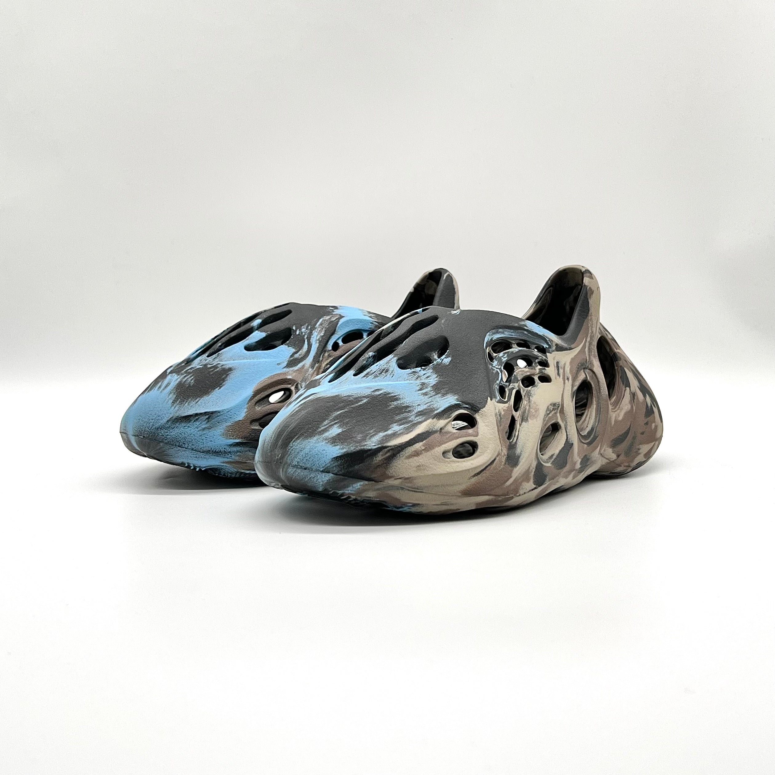 adidas Yeezy Foam RNR MX Cinder – FABULOUS CONSIGNMENT STORE